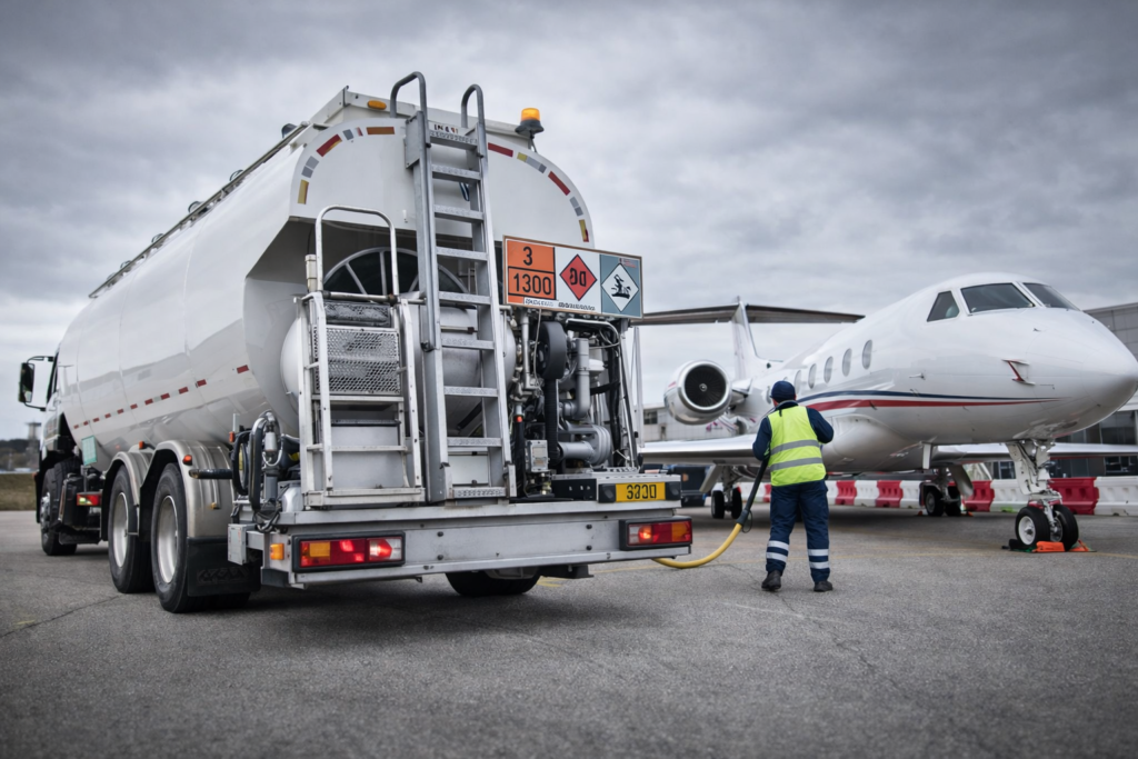 Aircraft Fueler: 10 Critical Duties That Make Them The Unsung Heroes Of ...